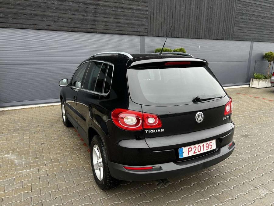 Melns Volkswagen Tiguan 2007 Šauļi, ar dzinēja tilpumu 2.00 L un nobraukumu 289 tūkst. km par 4890 €, foto 18 vietnē AUTOMOTO.COM.LV