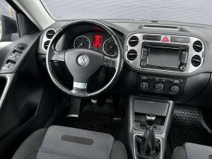 Melns Volkswagen Tiguan 2007 Šauļi, ar dzinēja tilpumu 2.00 L un nobraukumu 289 tūkst. km par 4890 €, foto 24 vietnē AUTOMOTO.COM.LV