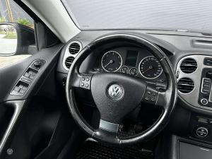 Melns Volkswagen Tiguan 2007 Šauļi, ar dzinēja tilpumu 2.00 L un nobraukumu 289 tūkst. km par 4890 €, foto 25 vietnē AUTOMOTO.COM.LV