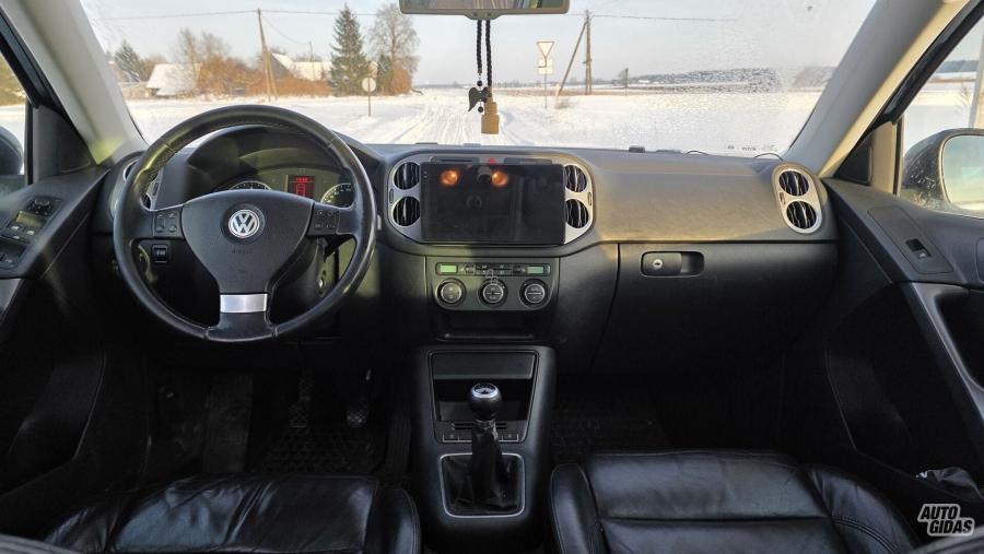 Melns Volkswagen Tiguan 2007 Panevēža, ar dzinēja tilpumu 1.40 L un nobraukumu 256 tūkst. km par 3200 €, foto 10 vietnē AUTOMOTO.COM.LV