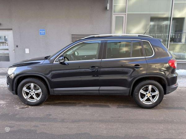 Melns Volkswagen Tiguan 2007 Viļņa, ar dzinēja tilpumu 1.39 L un nobraukumu 256 tūkst. km par 3650 €, foto 2 vietnē AUTOMOTO.COM.LV