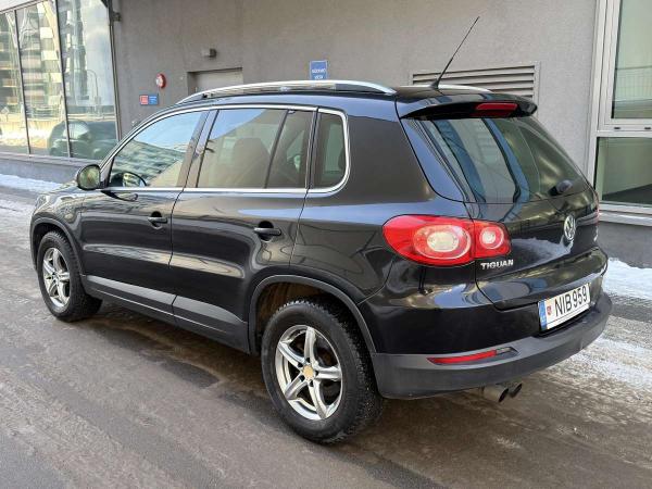 Melns Volkswagen Tiguan 2007 Viļņa, ar dzinēja tilpumu 1.39 L un nobraukumu 256 tūkst. km par 3650 €, foto 3 vietnē AUTOMOTO.COM.LV