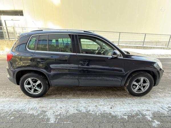 Melns Volkswagen Tiguan 2007 Viļņa, ar dzinēja tilpumu 1.39 L un nobraukumu 256 tūkst. km par 3650 €, foto 5 vietnē AUTOMOTO.COM.LV