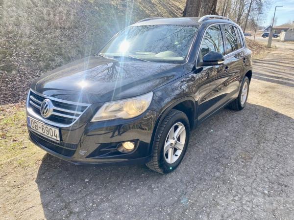 Black Volkswagen Tiguan 2007 in Rezekne, with an engine capacity of 2.00 L and mileage of 0 thousand km for 5950 €, photo 3 on AUTOMOTO.COM.LV