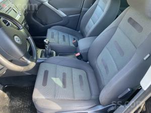 Melns Volkswagen Tiguan 2007 Rēzekne, ar dzinēja tilpumu 2.00 L un nobraukumu 0 tūkst. km par 5950 €, foto 15 vietnē AUTOMOTO.COM.LV