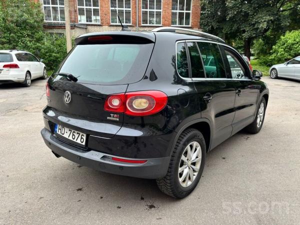 Black Volkswagen Tiguan 2007 in Riga, with an engine capacity of 1.40 L and mileage of 312 thousand km for 3000 €, photo 4 on AUTOMOTO.COM.LV