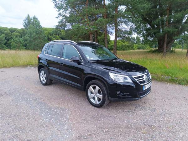 Black Volkswagen Tiguan 2007 in Taurage, with an engine capacity of 1.97 L and mileage of 287 thousand km for 5900 €, photo 1 on AUTOMOTO.COM.LV