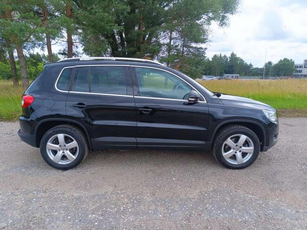 Black Volkswagen Tiguan 2007 in Taurage, with an engine capacity of 1.97 L and mileage of 287 thousand km for 5900 €, photo 8 on AUTOMOTO.COM.LV