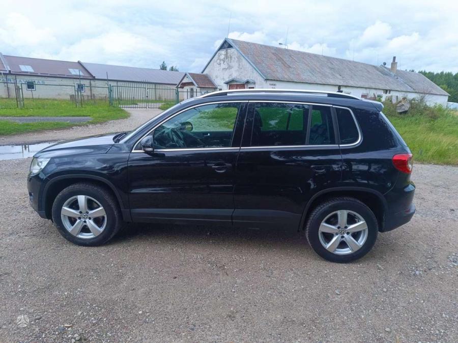 Black Volkswagen Tiguan 2007 in Taurage, with an engine capacity of 1.97 L and mileage of 287 thousand km for 5900 €, photo 5 on AUTOMOTO.COM.LV