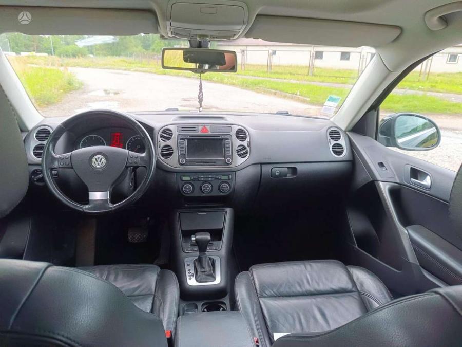 Black Volkswagen Tiguan 2007 in Taurage, with an engine capacity of 1.97 L and mileage of 287 thousand km for 5900 €, photo 11 on AUTOMOTO.COM.LV