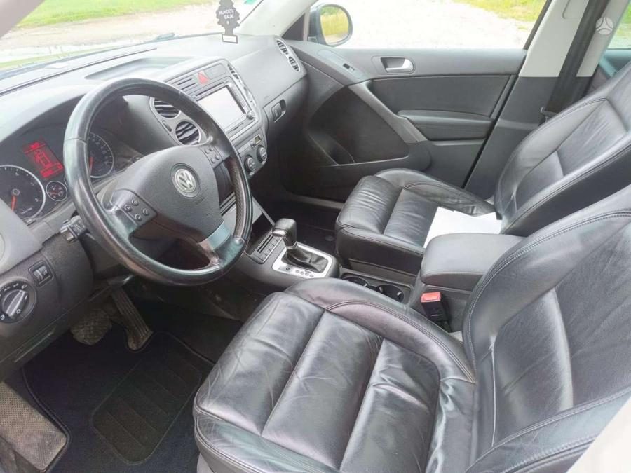 Black Volkswagen Tiguan 2007 in Taurage, with an engine capacity of 1.97 L and mileage of 287 thousand km for 5900 €, photo 12 on AUTOMOTO.COM.LV
