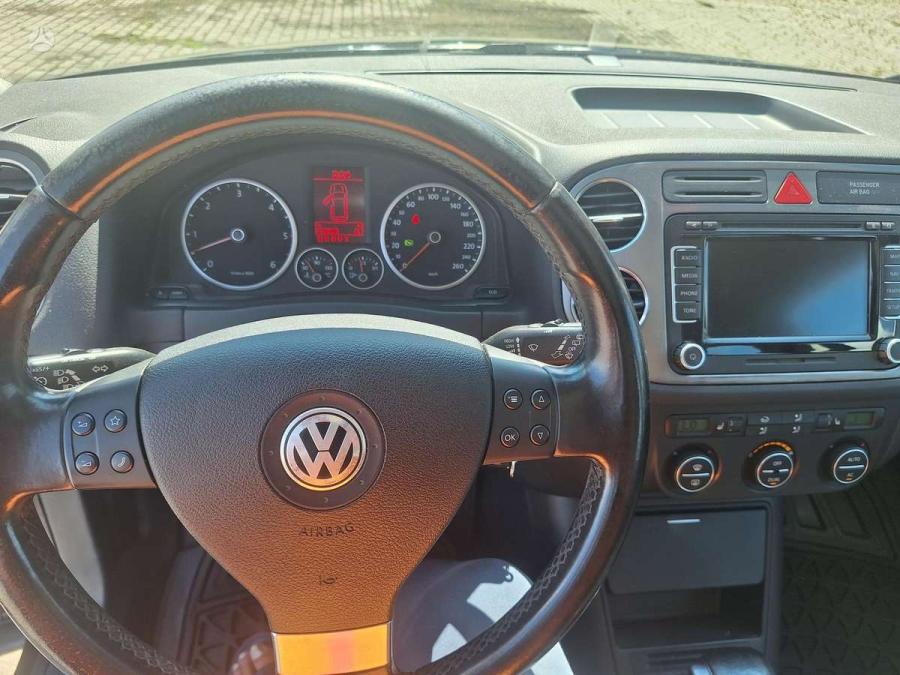 Melns Volkswagen Tiguan 2007 Marijampole, ar dzinēja tilpumu 1.97 L un nobraukumu 286 tūkst. km par 5700 €, foto 18 vietnē AUTOMOTO.COM.LV