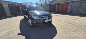 Melns Volkswagen Tiguan 2008 Rīga, ar dzinēja tilpumu 2.00 L un nobraukumu 318 tūkst. km par 4300 €, foto 1 vietnē AUTOMOTO.COM.LV