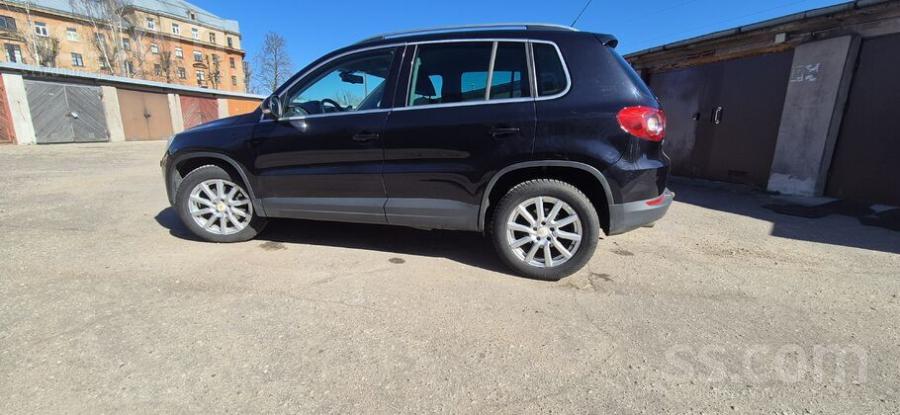 Melns Volkswagen Tiguan 2008 Rīga, ar dzinēja tilpumu 2.00 L un nobraukumu 318 tūkst. km par 4300 €, foto 2 vietnē AUTOMOTO.COM.LV