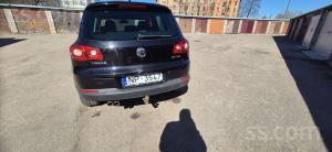 Melns Volkswagen Tiguan 2008 Rīga, ar dzinēja tilpumu 2.00 L un nobraukumu 318 tūkst. km par 4300 €, foto 3 vietnē AUTOMOTO.COM.LV