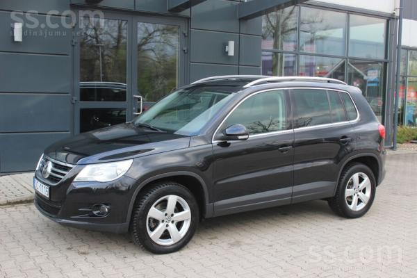 Black Volkswagen Tiguan 2008 in Dobele, with an engine capacity of 2.00 L and mileage of 221 thousand km for 6400 €, photo 2 on AUTOMOTO.COM.LV