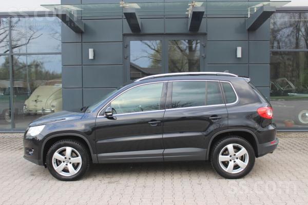 Black Volkswagen Tiguan 2008 in Dobele, with an engine capacity of 2.00 L and mileage of 221 thousand km for 6400 €, photo 3 on AUTOMOTO.COM.LV