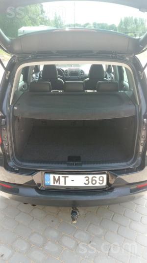 Black Volkswagen Tiguan 2008 in Riga, with an engine capacity of 2.00 L and mileage of 297 thousand km for 4750 €, photo 6 on AUTOMOTO.COM.LV