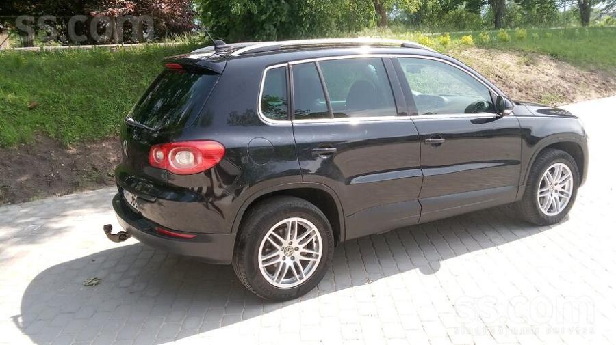 Black Volkswagen Tiguan 2008 in Riga, with an engine capacity of 2.00 L and mileage of 297 thousand km for 4750 €, photo 8 on AUTOMOTO.COM.LV