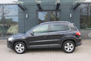 Black Volkswagen Tiguan 2008 in Dobele, with an engine capacity of 2.00 L and mileage of 221 thousand km for 6100 €, photo 3 on AUTOMOTO.COM.LV