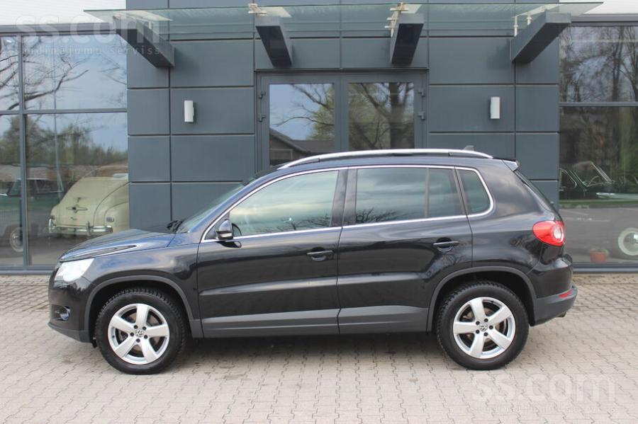 Black Volkswagen Tiguan 2008 in Dobele, with an engine capacity of 2.00 L and mileage of 221 thousand km for 6100 €, photo 3 on AUTOMOTO.COM.LV