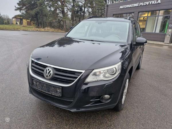 Black Volkswagen Tiguan 2008 in Utena, with an engine capacity of 1.97 L and mileage of 255 thousand km for 5650 €, photo 2 on AUTOMOTO.COM.LV