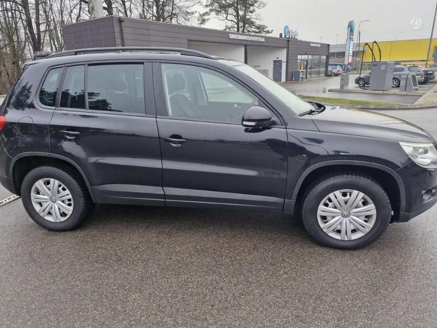 Black Volkswagen Tiguan 2008 in Utena, with an engine capacity of 1.97 L and mileage of 255 thousand km for 5650 €, photo 5 on AUTOMOTO.COM.LV