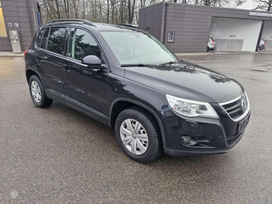 Black Volkswagen Tiguan 2008 in Utena, with an engine capacity of 1.97 L and mileage of 255 thousand km for 5650 €, photo 7 on AUTOMOTO.COM.LV