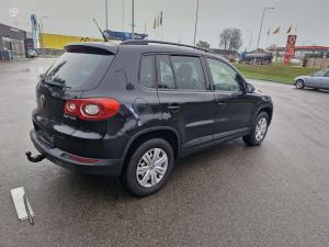Black Volkswagen Tiguan 2008 in Utena, with an engine capacity of 1.97 L and mileage of 255 thousand km for 5650 €, photo 9 on AUTOMOTO.COM.LV