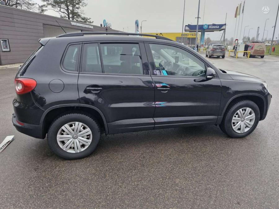 Black Volkswagen Tiguan 2008 in Utena, with an engine capacity of 1.97 L and mileage of 255 thousand km for 5650 €, photo 11 on AUTOMOTO.COM.LV