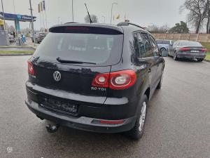 Black Volkswagen Tiguan 2008 in Utena, with an engine capacity of 1.97 L and mileage of 255 thousand km for 5650 €, photo 14 on AUTOMOTO.COM.LV