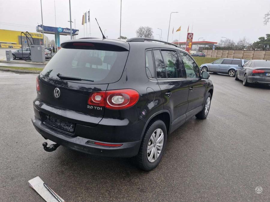 Black Volkswagen Tiguan 2008 in Utena, with an engine capacity of 1.97 L and mileage of 255 thousand km for 5650 €, photo 15 on AUTOMOTO.COM.LV