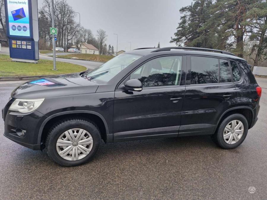 Black Volkswagen Tiguan 2008 in Utena, with an engine capacity of 1.97 L and mileage of 255 thousand km for 5650 €, photo 16 on AUTOMOTO.COM.LV