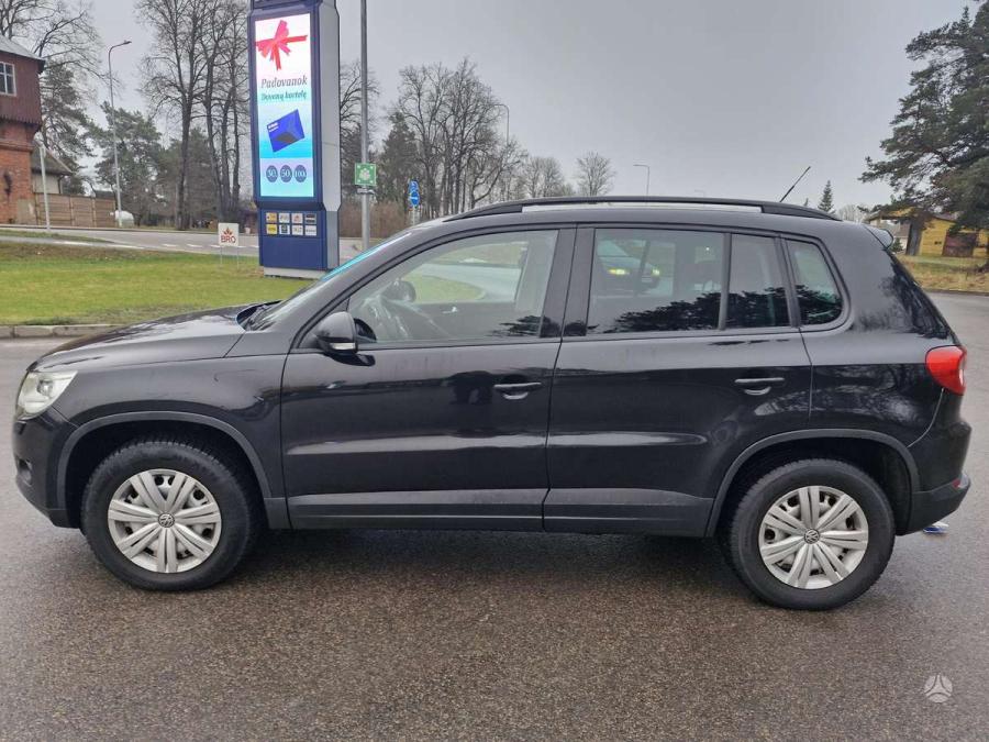 Black Volkswagen Tiguan 2008 in Utena, with an engine capacity of 1.97 L and mileage of 255 thousand km for 5650 €, photo 17 on AUTOMOTO.COM.LV