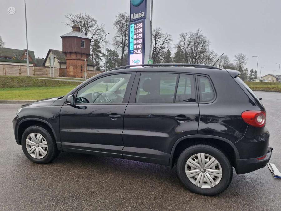 Black Volkswagen Tiguan 2008 in Utena, with an engine capacity of 1.97 L and mileage of 255 thousand km for 5650 €, photo 18 on AUTOMOTO.COM.LV