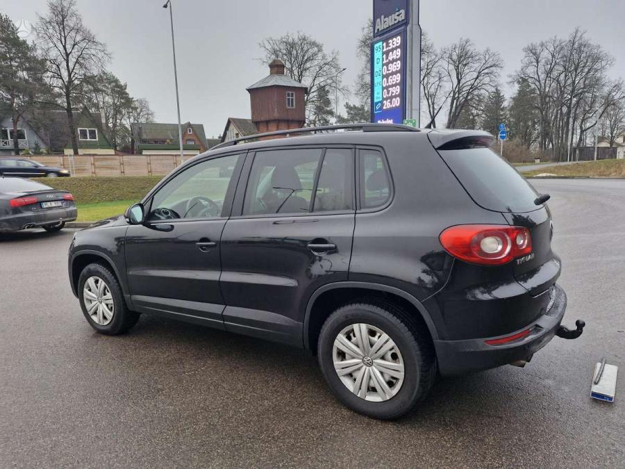 Black Volkswagen Tiguan 2008 in Utena, with an engine capacity of 1.97 L and mileage of 255 thousand km for 5650 €, photo 19 on AUTOMOTO.COM.LV