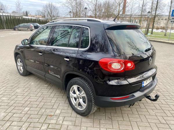 Melns Volkswagen Tiguan 2008 Šauļi, ar dzinēja tilpumu 2.00 L un nobraukumu 300 tūkst. km par 6150 €, foto 4 vietnē AUTOMOTO.COM.LV