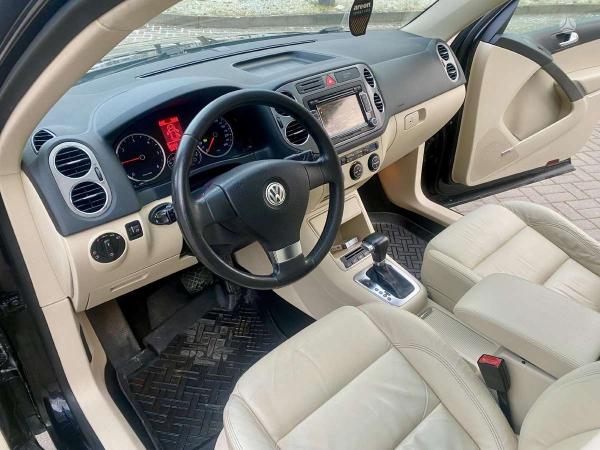 Melns Volkswagen Tiguan 2008 Šauļi, ar dzinēja tilpumu 2.00 L un nobraukumu 300 tūkst. km par 6150 €, foto 9 vietnē AUTOMOTO.COM.LV