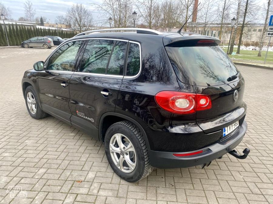 Melns Volkswagen Tiguan 2008 Šauļi, ar dzinēja tilpumu 2.00 L un nobraukumu 300 tūkst. km par 6150 €, foto 4 vietnē AUTOMOTO.COM.LV