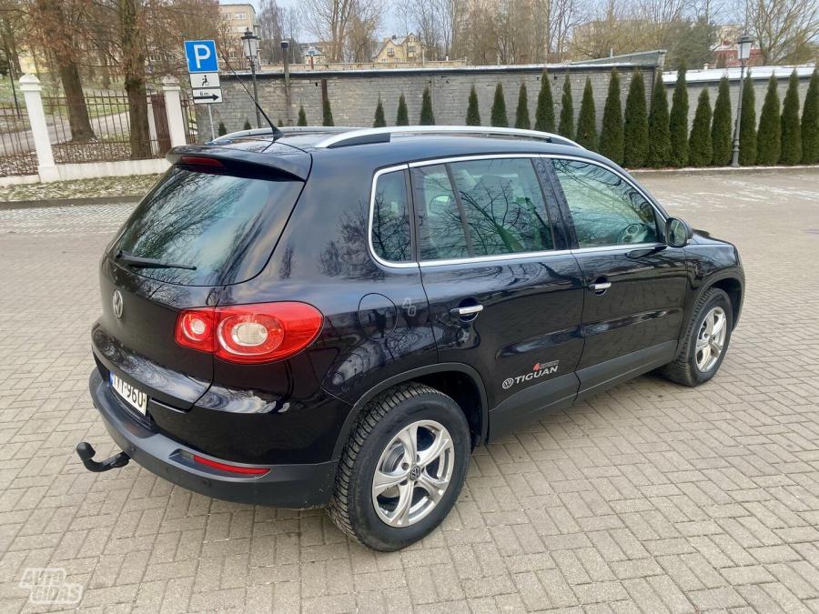 Melns Volkswagen Tiguan 2008 Šauļi, ar dzinēja tilpumu 2.00 L un nobraukumu 300 tūkst. km par 6150 €, foto 5 vietnē AUTOMOTO.COM.LV