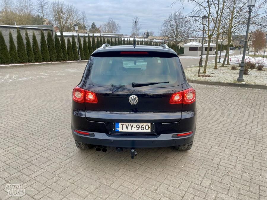 Melns Volkswagen Tiguan 2008 Šauļi, ar dzinēja tilpumu 2.00 L un nobraukumu 300 tūkst. km par 6150 €, foto 6 vietnē AUTOMOTO.COM.LV