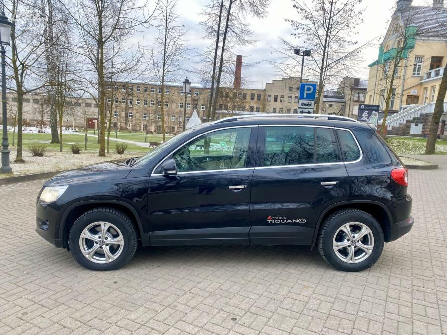 Melns Volkswagen Tiguan 2008 Šauļi, ar dzinēja tilpumu 2.00 L un nobraukumu 300 tūkst. km par 6150 €, foto 8 vietnē AUTOMOTO.COM.LV