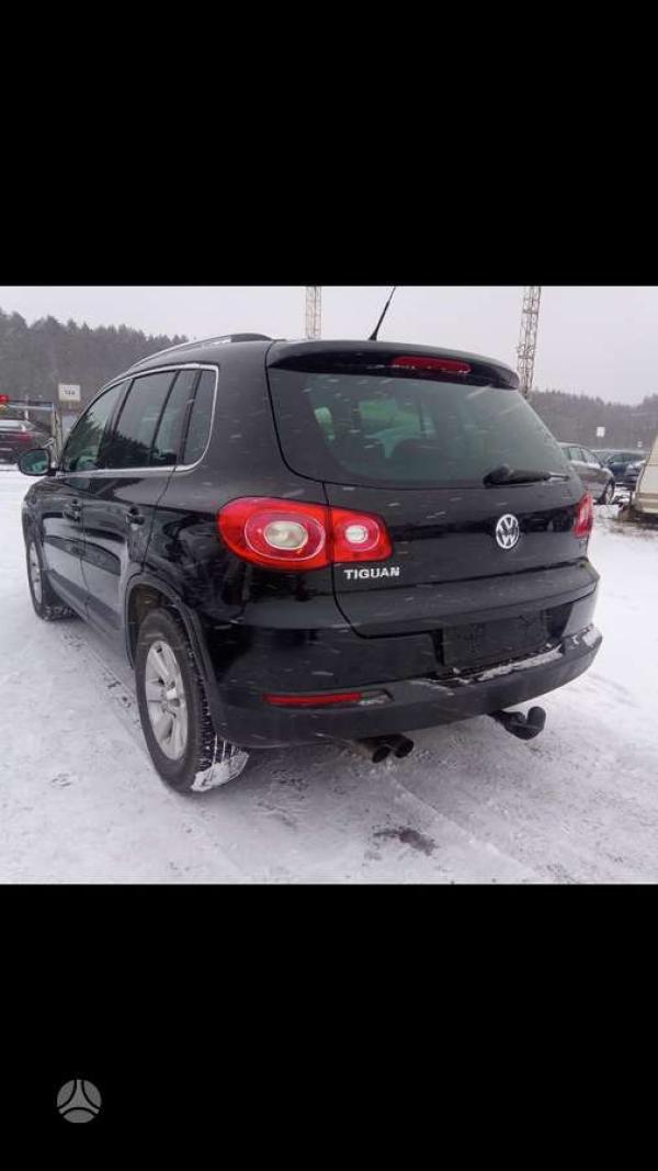 Black Volkswagen Tiguan 2008 in Vilnius, with an engine capacity of 1.39 L and mileage of 268 thousand km for 5850 €, photo 4 on AUTOMOTO.COM.LV