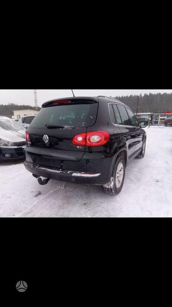 Black Volkswagen Tiguan 2008 in Vilnius, with an engine capacity of 1.39 L and mileage of 268 thousand km for 5850 €, photo 6 on AUTOMOTO.COM.LV