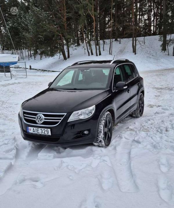 Black Volkswagen Tiguan 2008 in Kaunas, with an engine capacity of 1.97 L and mileage of 241 thousand km for 5300 €, photo 1 on AUTOMOTO.COM.LV