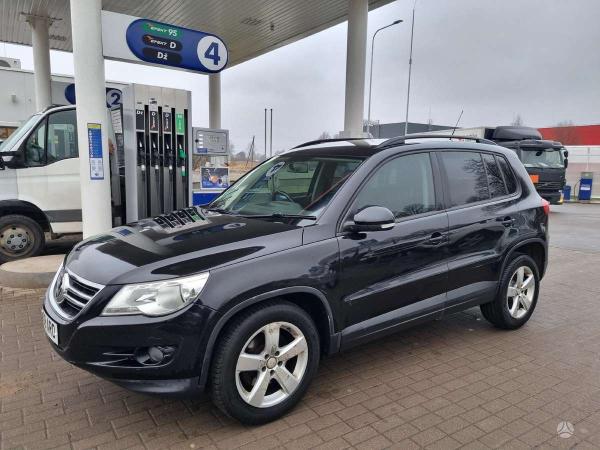 Black Volkswagen Tiguan 2008 in Taurage, with an engine capacity of 2.00 L and mileage of 170 thousand km for 2650 €, photo 1 on AUTOMOTO.COM.LV