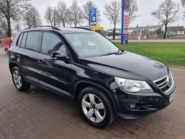 Black Volkswagen Tiguan 2008 in Taurage, with an engine capacity of 2.00 L and mileage of 170 thousand km for 2650 €, photo 2 on AUTOMOTO.COM.LV
