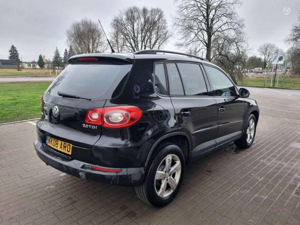 Black Volkswagen Tiguan 2008 in Taurage, with an engine capacity of 2.00 L and mileage of 170 thousand km for 2650 €, photo 4 on AUTOMOTO.COM.LV