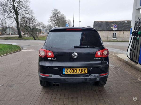 Black Volkswagen Tiguan 2008 in Taurage, with an engine capacity of 2.00 L and mileage of 170 thousand km for 2650 €, photo 5 on AUTOMOTO.COM.LV
