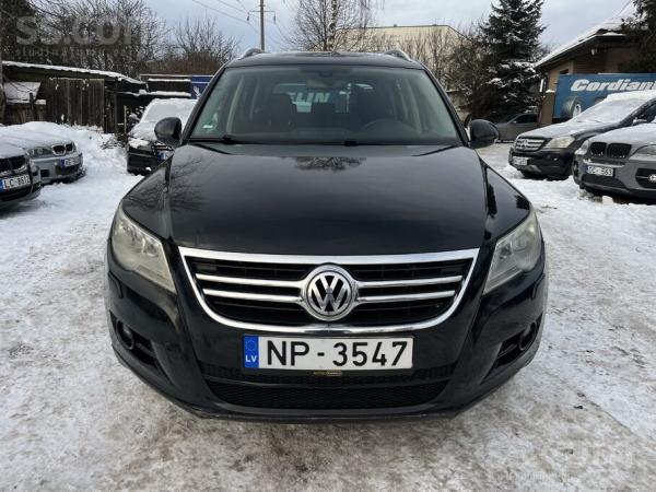 Black Volkswagen Tiguan 2008 in Gulbene, with an engine capacity of 2.00 L and mileage of 326 thousand km for 5990 €, photo 3 on AUTOMOTO.COM.LV